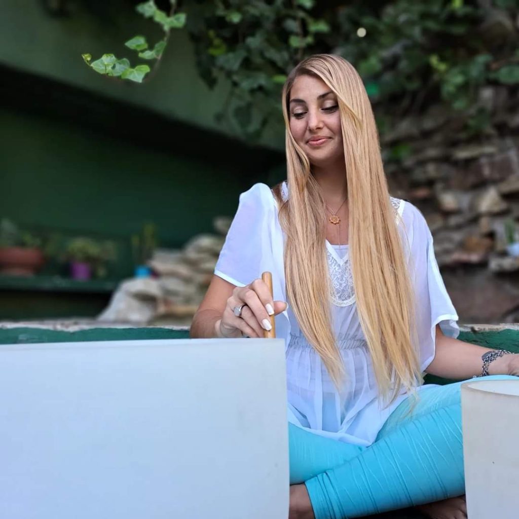 CON KARI VALENTI, SOBRE LA EXPLORACION DEL SER. – Paisajes, personas y ...